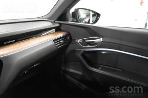 Синий Ауди E-Tron 2022 в Рига, объемом двигателя 0.00 л и пробегом 93 тыс. км за 37990 €, фото 14 на AUTOMOTO.COM.LV