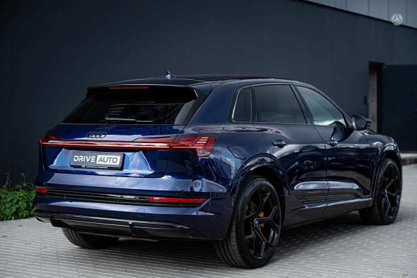 Синий Ауди E-Tron 2022 в Вильнюс, объемом двигателя 0.00 л и пробегом 60 тыс. км за 33900 €, фото 6 на AUTOMOTO.COM.LV