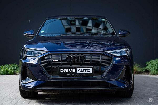 Синий Ауди E-Tron 2022 в Вильнюс, объемом двигателя 0.00 л и пробегом 60 тыс. км за 33900 €, фото 7 на AUTOMOTO.COM.LV