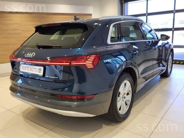 Blue Audi E-Tron 2022 in Riga, with an engine capacity of 0.00 L and mileage of 99 thousand km for 33990 €, photo 6 on AUTOMOTO.COM.LV