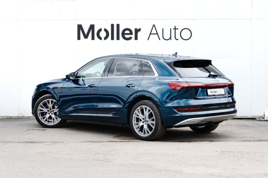 Blue Audi E-Tron 2022 in Riga, with an engine capacity of 0.00 L and mileage of 106 thousand km for 28950 €, photo 4 on AUTOMOTO.COM.LV