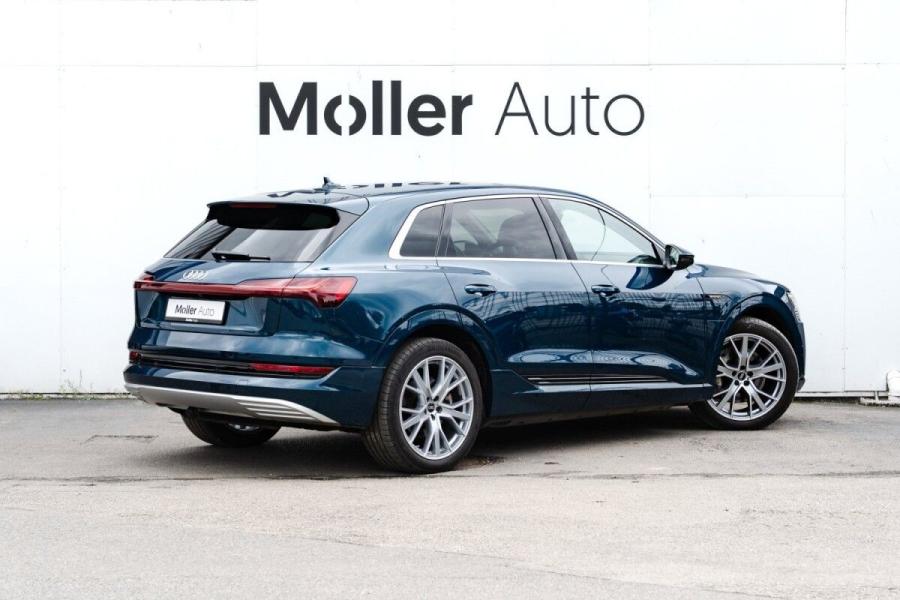 Blue Audi E-Tron 2022 in Riga, with an engine capacity of 0.00 L and mileage of 106 thousand km for 28950 €, photo 5 on AUTOMOTO.COM.LV