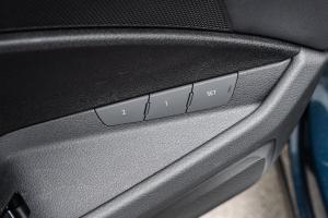 Blue Audi E-Tron 2022 in Riga, with an engine capacity of 0.00 L and mileage of 106 thousand km for 28950 €, photo 11 on AUTOMOTO.COM.LV