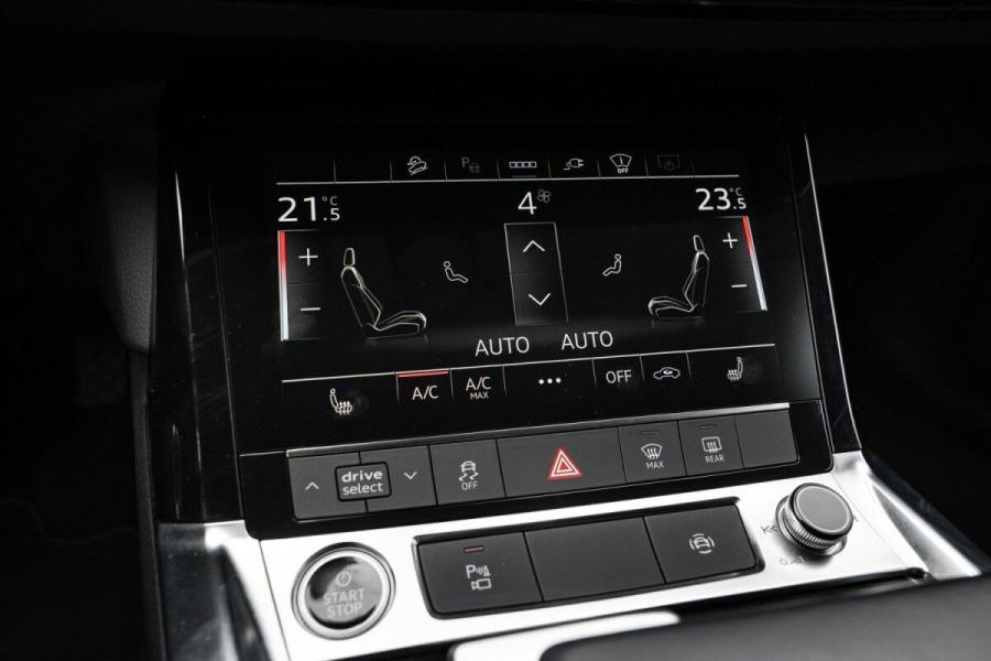 Blue Audi E-Tron 2022 in Riga, with an engine capacity of 0.00 L and mileage of 106 thousand km for 28950 €, photo 21 on AUTOMOTO.COM.LV