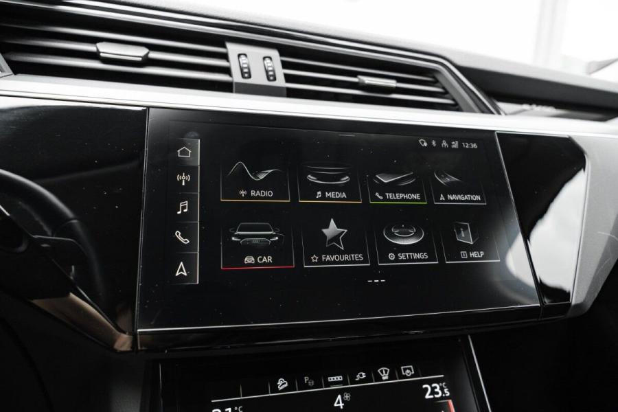 Blue Audi E-Tron 2022 in Riga, with an engine capacity of 0.00 L and mileage of 106 thousand km for 28950 €, photo 24 on AUTOMOTO.COM.LV