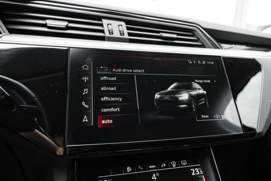 Blue Audi E-Tron 2022 in Riga, with an engine capacity of 0.00 L and mileage of 106 thousand km for 28950 €, photo 27 on AUTOMOTO.COM.LV