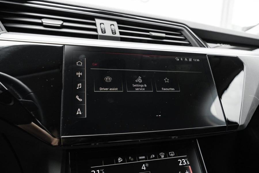 Blue Audi E-Tron 2022 in Riga, with an engine capacity of 0.00 L and mileage of 106 thousand km for 28950 €, photo 28 on AUTOMOTO.COM.LV