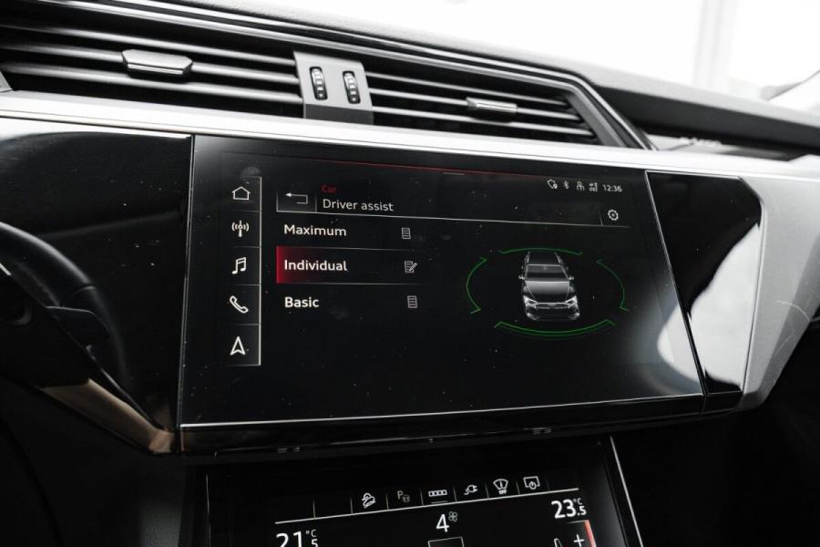Blue Audi E-Tron 2022 in Riga, with an engine capacity of 0.00 L and mileage of 106 thousand km for 28950 €, photo 29 on AUTOMOTO.COM.LV