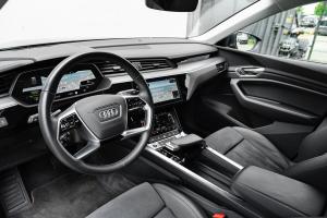 Blue Audi E-Tron 2022 in Riga, with an engine capacity of 0.00 L and mileage of 106 thousand km for 28950 €, photo 34 on AUTOMOTO.COM.LV