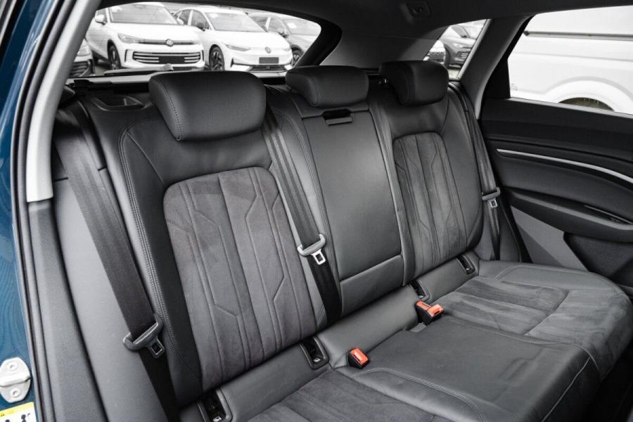 Blue Audi E-Tron 2022 in Riga, with an engine capacity of 0.00 L and mileage of 106 thousand km for 28950 €, photo 39 on AUTOMOTO.COM.LV