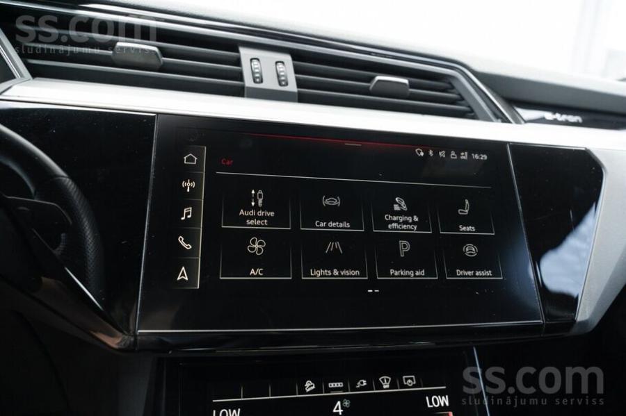 Zils Audi E-Tron 2022 Rīga, ar dzinēja tilpumu 0.00 L un nobraukumu 77 tūkst. km par 36500 €, foto 28 vietnē AUTOMOTO.COM.LV