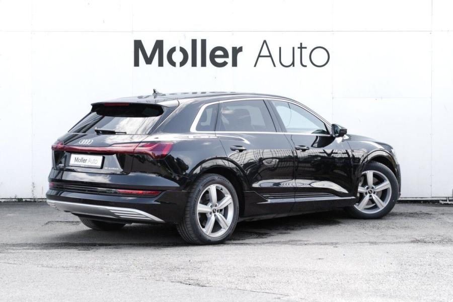 Zils Audi E-Tron 2022 Rīga, ar dzinēja tilpumu 0.00 L un nobraukumu 77 tūkst. km par 36500 €, foto 5 vietnē AUTOMOTO.COM.LV