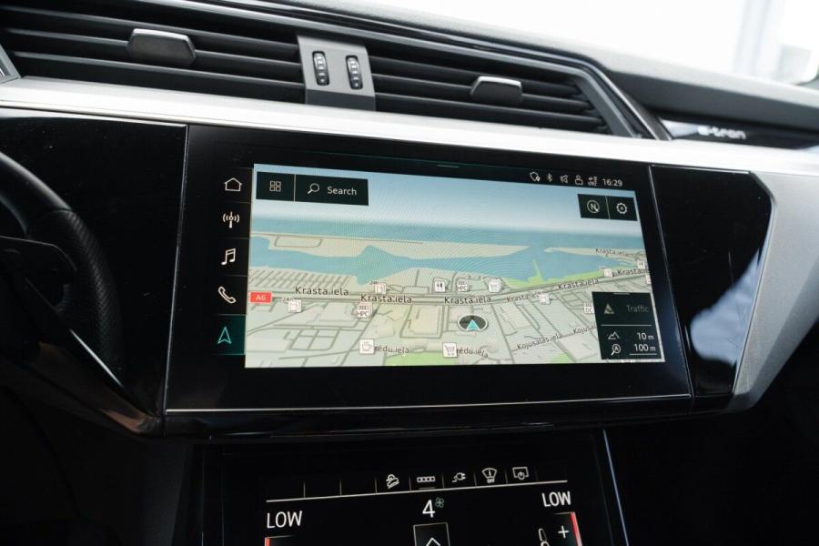 Zils Audi E-Tron 2022 Rīga, ar dzinēja tilpumu 0.00 L un nobraukumu 77 tūkst. km par 36500 €, foto 24 vietnē AUTOMOTO.COM.LV
