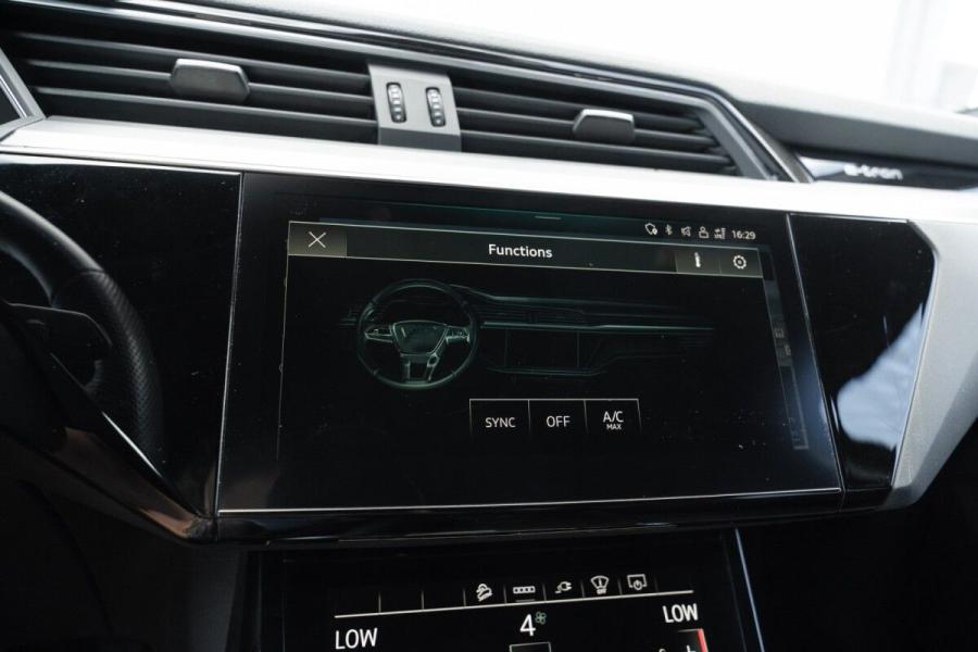 Zils Audi E-Tron 2022 Rīga, ar dzinēja tilpumu 0.00 L un nobraukumu 77 tūkst. km par 36500 €, foto 25 vietnē AUTOMOTO.COM.LV