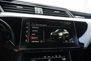 Zils Audi E-Tron 2022 Rīga, ar dzinēja tilpumu 0.00 L un nobraukumu 77 tūkst. km par 36500 €, foto 29 vietnē AUTOMOTO.COM.LV