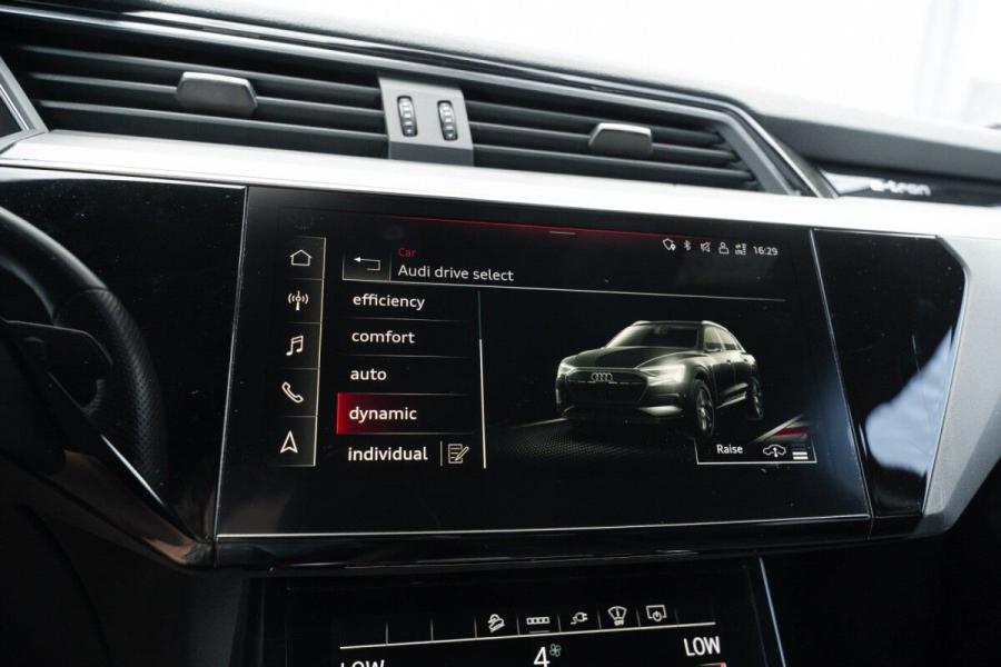 Zils Audi E-Tron 2022 Rīga, ar dzinēja tilpumu 0.00 L un nobraukumu 77 tūkst. km par 36500 €, foto 29 vietnē AUTOMOTO.COM.LV