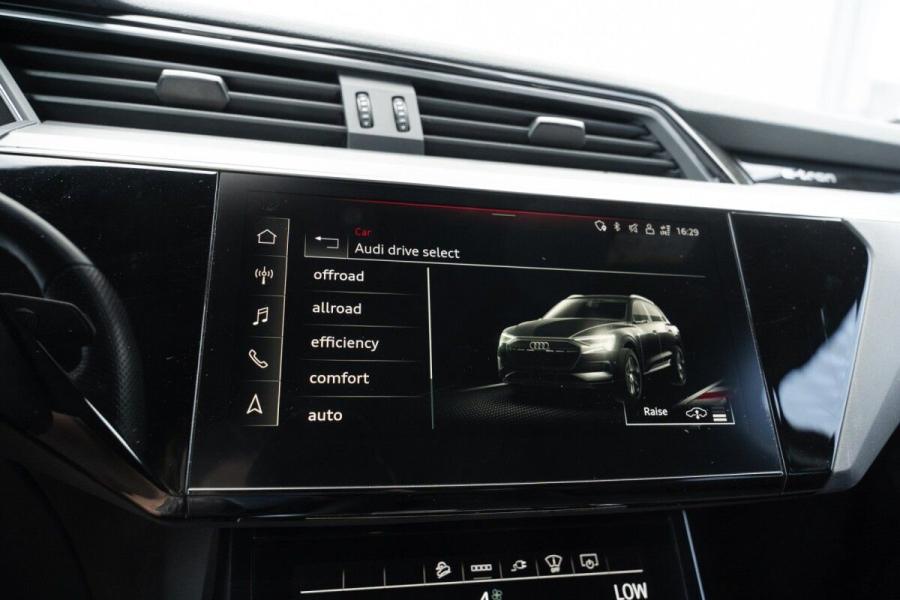 Zils Audi E-Tron 2022 Rīga, ar dzinēja tilpumu 0.00 L un nobraukumu 77 tūkst. km par 36500 €, foto 30 vietnē AUTOMOTO.COM.LV
