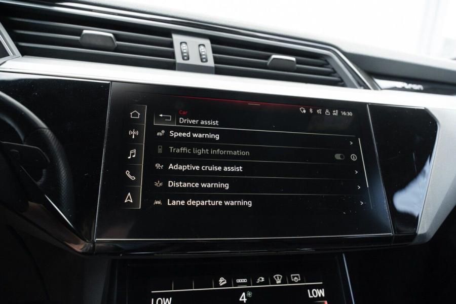 Zils Audi E-Tron 2022 Rīga, ar dzinēja tilpumu 0.00 L un nobraukumu 77 tūkst. km par 36500 €, foto 32 vietnē AUTOMOTO.COM.LV