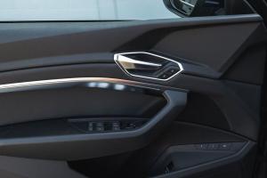 Синий Ауди E-Tron 2022 в Вентспилс, объемом двигателя 0.00 л и пробегом 47 тыс. км за 37900 €, фото 37 на AUTOMOTO.COM.LV