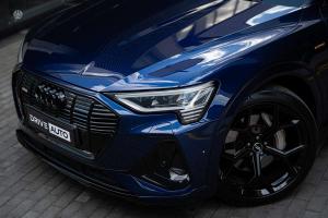 Blue Audi E-Tron 2022 in Vilnius, with an engine capacity of 0.00 L and mileage of 99 thousand km for 33900 €, photo 3 on AUTOMOTO.COM.LV