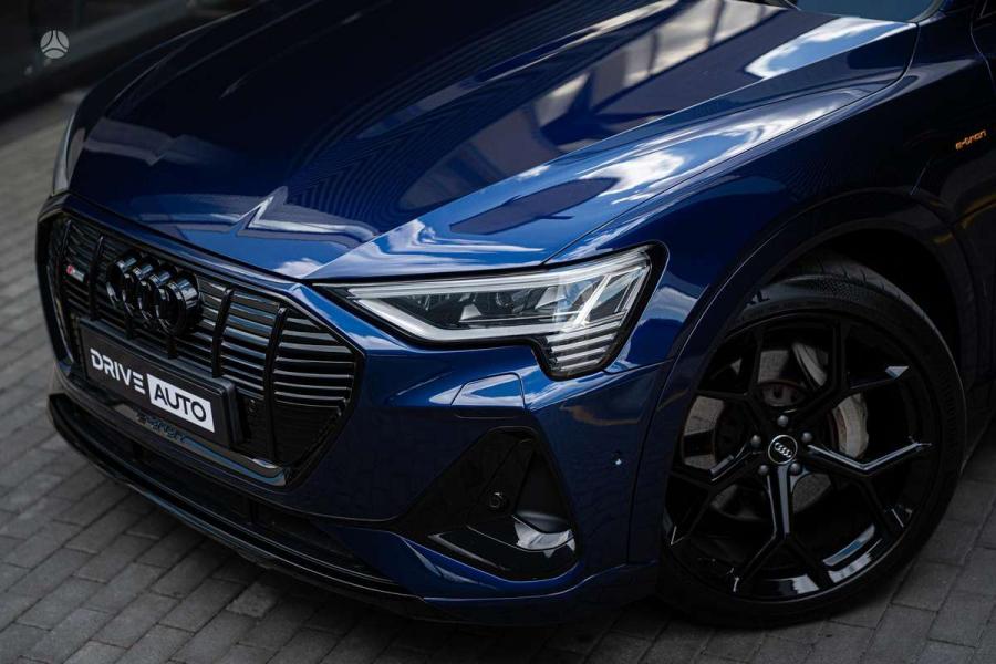 Blue Audi E-Tron 2022 in Vilnius, with an engine capacity of 0.00 L and mileage of 99 thousand km for 33900 €, photo 3 on AUTOMOTO.COM.LV