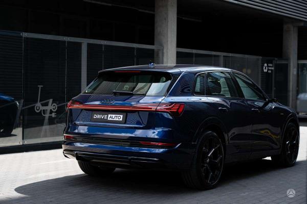 Zils Audi E-Tron 2022 Viļņa, ar dzinēja tilpumu 0.00 L un nobraukumu 99 tūkst. km par 33900 €, foto 3 vietnē AUTOMOTO.COM.LV
