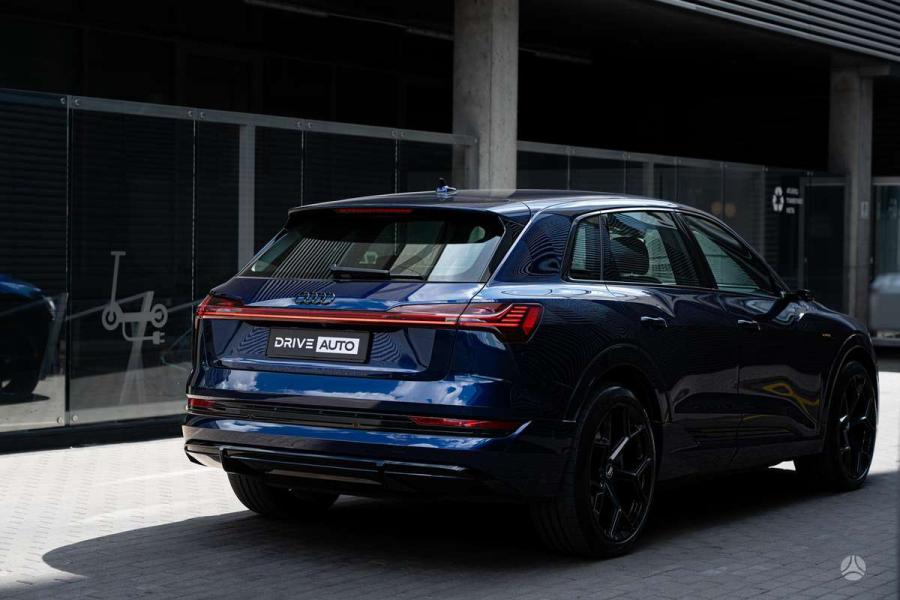 Blue Audi E-Tron 2022 in Vilnius, with an engine capacity of 0.00 L and mileage of 99 thousand km for 33900 €, photo 4 on AUTOMOTO.COM.LV