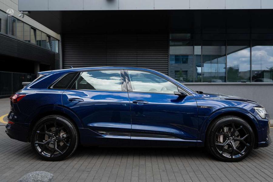 Blue Audi E-Tron 2022 in Vilnius, with an engine capacity of 0.00 L and mileage of 99 thousand km for 33900 €, photo 12 on AUTOMOTO.COM.LV