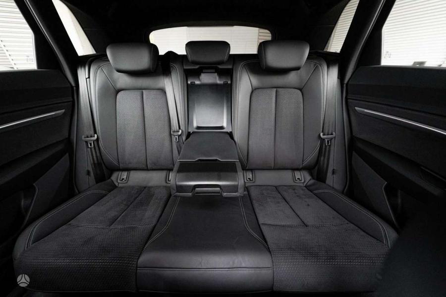 Blue Audi E-Tron 2022 in Vilnius, with an engine capacity of 0.00 L and mileage of 99 thousand km for 33900 €, photo 37 on AUTOMOTO.COM.LV