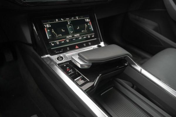 Синий Ауди E-Tron 2022 в Вильнюс, объемом двигателя 0.00 л и пробегом 52 тыс. км за 41950 €, фото 8 на AUTOMOTO.COM.LV