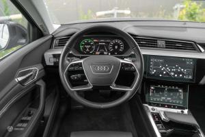 Zils Audi E-Tron 2022 Viļņa, ar dzinēja tilpumu 0.00 L un nobraukumu 52 tūkst. km par 41950 €, foto 17 vietnē AUTOMOTO.COM.LV