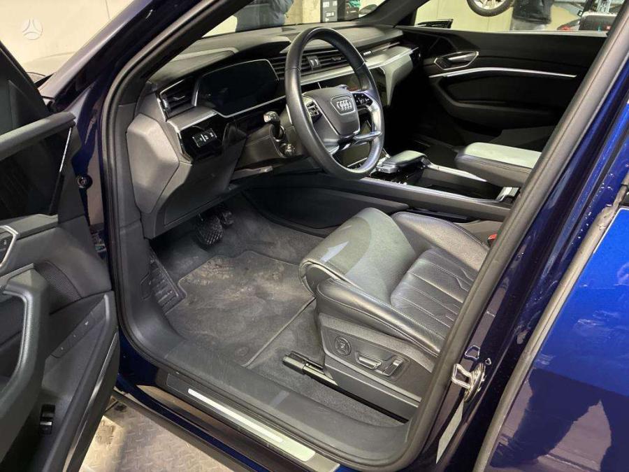 Zils Audi E-Tron 2022 Viļņa, ar dzinēja tilpumu 0.00 L un nobraukumu 20 tūkst. km par 36300 €, foto 3 vietnē AUTOMOTO.COM.LV