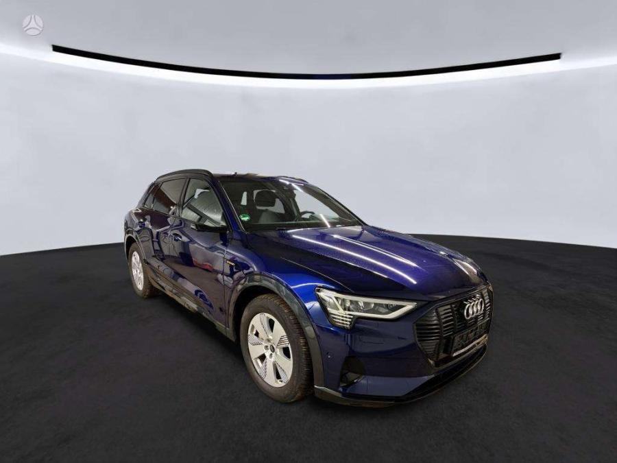 Zils Audi E-Tron 2022 Viļņa, ar dzinēja tilpumu 0.00 L un nobraukumu 20 tūkst. km par 36300 €, foto 4 vietnē AUTOMOTO.COM.LV