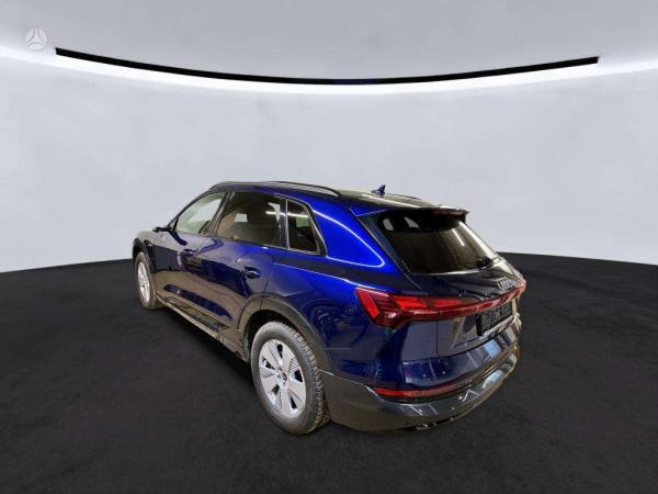 Blue Audi E-Tron 2022 in Vilnius, with an engine capacity of 0.00 L and mileage of 20 thousand km for 36300 €, photo 4 on AUTOMOTO.COM.LV