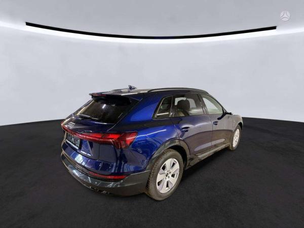 Blue Audi E-Tron 2022 in Vilnius, with an engine capacity of 0.00 L and mileage of 20 thousand km for 36300 €, photo 5 on AUTOMOTO.COM.LV