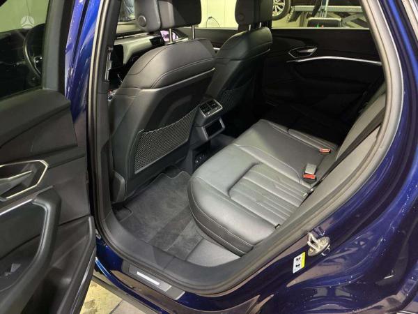 Blue Audi E-Tron 2022 in Vilnius, with an engine capacity of 0.00 L and mileage of 20 thousand km for 36300 €, photo 8 on AUTOMOTO.COM.LV