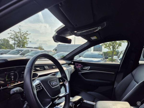 Blue Audi E-Tron 2022 in Vilnius, with an engine capacity of 0.00 L and mileage of 20 thousand km for 36300 €, photo 3 on AUTOMOTO.COM.LV