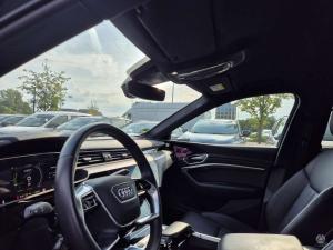 Blue Audi E-Tron 2022 in Vilnius, with an engine capacity of 0.00 L and mileage of 20 thousand km for 36300 €, photo 4 on AUTOMOTO.COM.LV