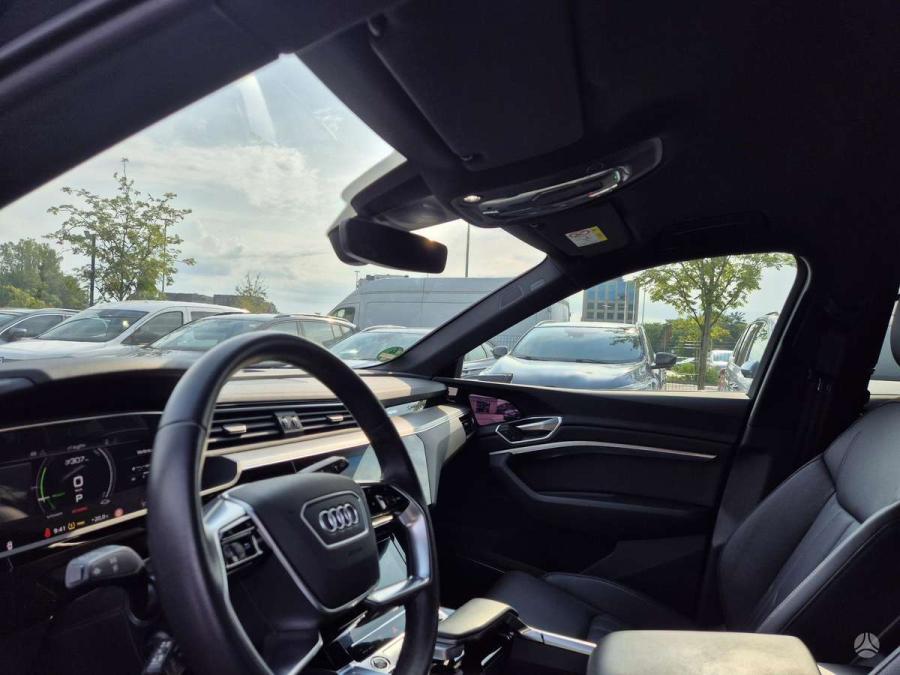 Blue Audi E-Tron 2022 in Vilnius, with an engine capacity of 0.00 L and mileage of 20 thousand km for 36300 €, photo 4 on AUTOMOTO.COM.LV