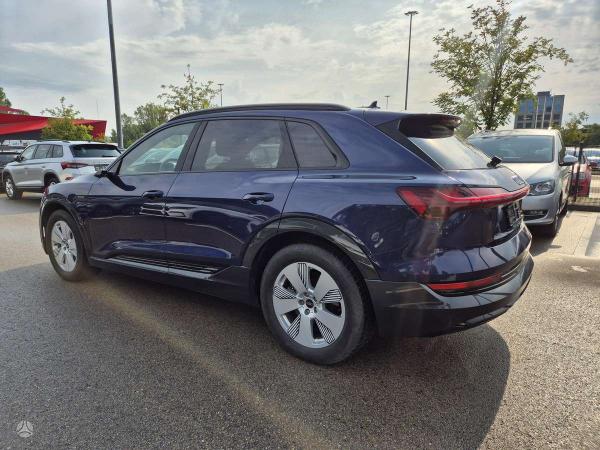 Blue Audi E-Tron 2022 in Vilnius, with an engine capacity of 0.00 L and mileage of 20 thousand km for 36300 €, photo 4 on AUTOMOTO.COM.LV