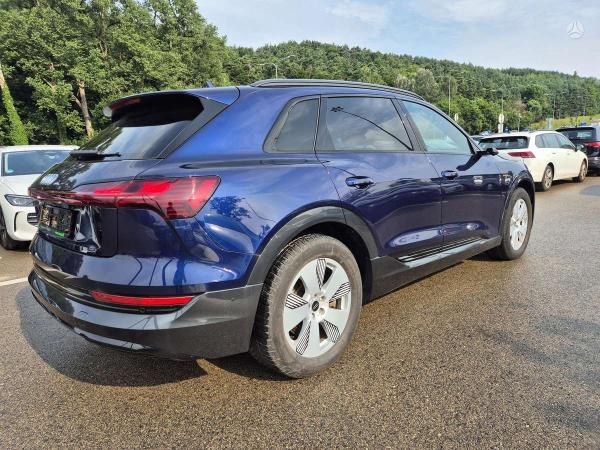 Blue Audi E-Tron 2022 in Vilnius, with an engine capacity of 0.00 L and mileage of 20 thousand km for 36300 €, photo 5 on AUTOMOTO.COM.LV