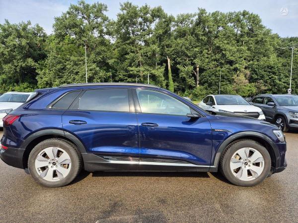 Blue Audi E-Tron 2022 in Vilnius, with an engine capacity of 0.00 L and mileage of 20 thousand km for 36300 €, photo 6 on AUTOMOTO.COM.LV