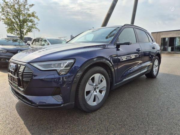 Blue Audi E-Tron 2022 in Vilnius, with an engine capacity of 0.00 L and mileage of 20 thousand km for 36300 €, photo 7 on AUTOMOTO.COM.LV