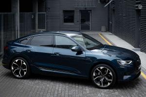 Blue Audi E-Tron 2022 in Vilnius, with an engine capacity of 0.00 L and mileage of 82 thousand km for 33900 €, photo 3 on AUTOMOTO.COM.LV