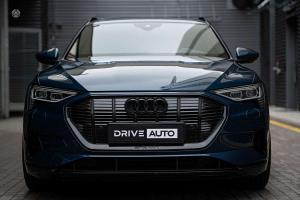 Blue Audi E-Tron 2022 in Vilnius, with an engine capacity of 0.00 L and mileage of 82 thousand km for 33900 €, photo 4 on AUTOMOTO.COM.LV