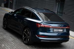 Blue Audi E-Tron 2022 in Vilnius, with an engine capacity of 0.00 L and mileage of 82 thousand km for 33900 €, photo 5 on AUTOMOTO.COM.LV