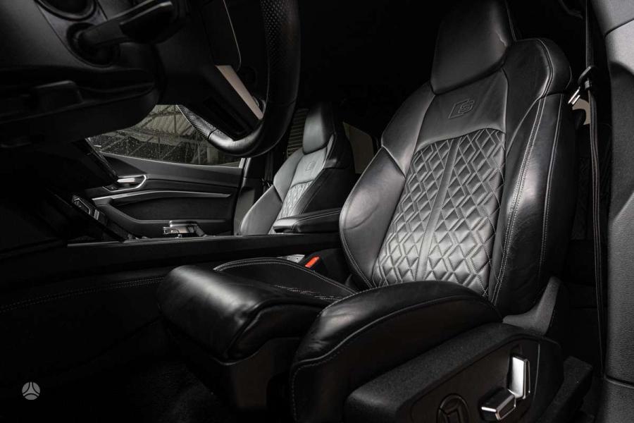 Blue Audi E-Tron 2022 in Vilnius, with an engine capacity of 0.00 L and mileage of 82 thousand km for 33900 €, photo 6 on AUTOMOTO.COM.LV