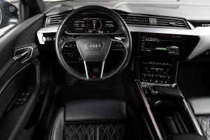 Blue Audi E-Tron 2022 in Vilnius, with an engine capacity of 0.00 L and mileage of 82 thousand km for 33900 €, photo 12 on AUTOMOTO.COM.LV