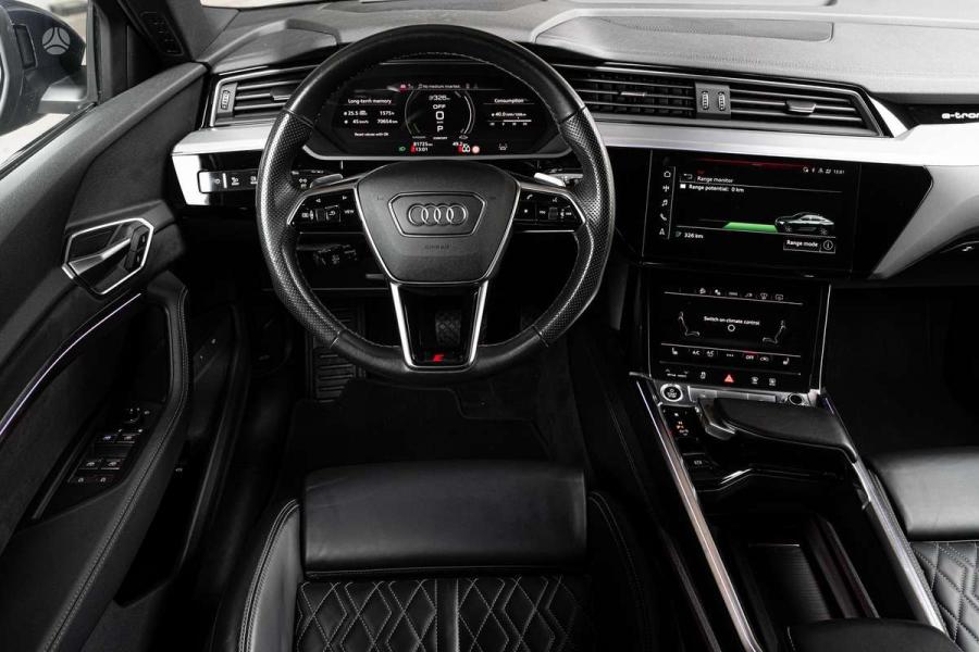 Blue Audi E-Tron 2022 in Vilnius, with an engine capacity of 0.00 L and mileage of 82 thousand km for 33900 €, photo 12 on AUTOMOTO.COM.LV