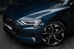 Blue Audi E-Tron 2022 in Vilnius, with an engine capacity of 0.00 L and mileage of 82 thousand km for 33900 €, photo 19 on AUTOMOTO.COM.LV
